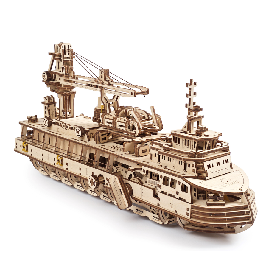 Ugears Trains & Ships — Classic 3D Plywood Mechanical Models